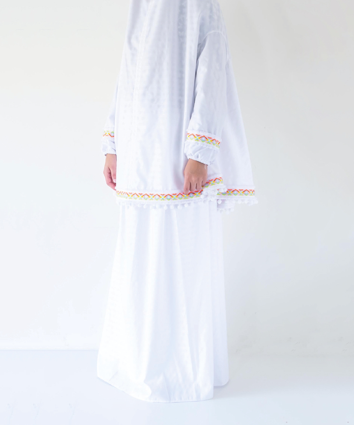 White Embroidered Prayer Clothes With Sleeves - Souq Fann